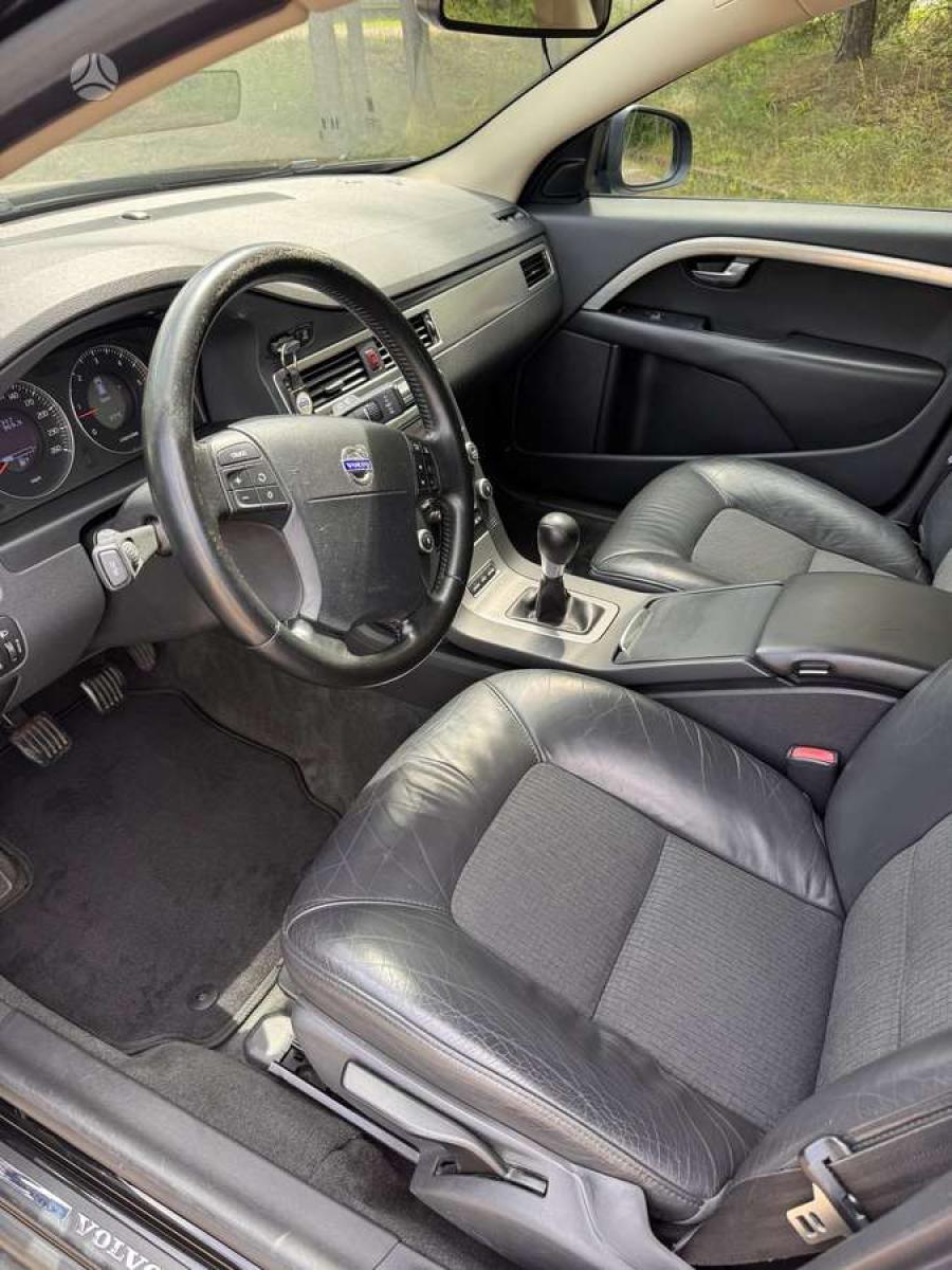 Melns Volvo V70 2009 Jonava, ar dzinēja tilpumu 2.40 L un nobraukumu 392 tūkst. km par 4350 €, foto 9 vietnē AUTOMOTO.COM.LV