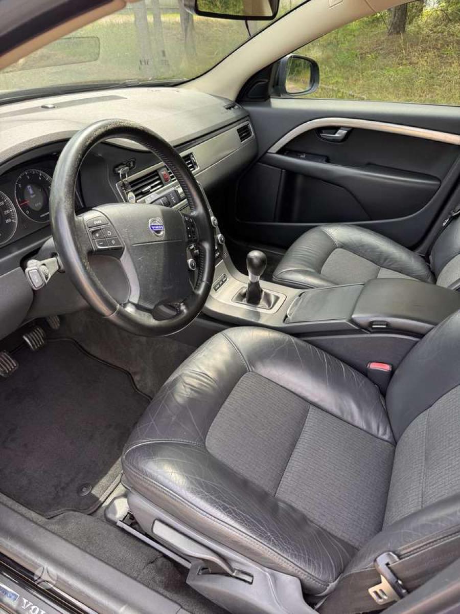 Melns Volvo V70 2009 Jonava, ar dzinēja tilpumu 2.40 L un nobraukumu 392 tūkst. km par 4350 €, foto 10 vietnē AUTOMOTO.COM.LV
