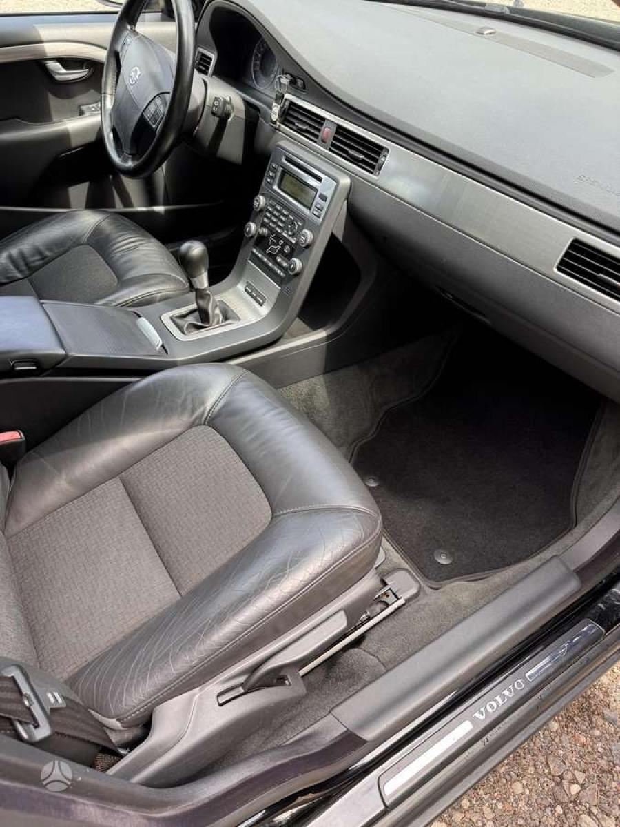 Melns Volvo V70 2009 Jonava, ar dzinēja tilpumu 2.40 L un nobraukumu 392 tūkst. km par 4350 €, foto 13 vietnē AUTOMOTO.COM.LV