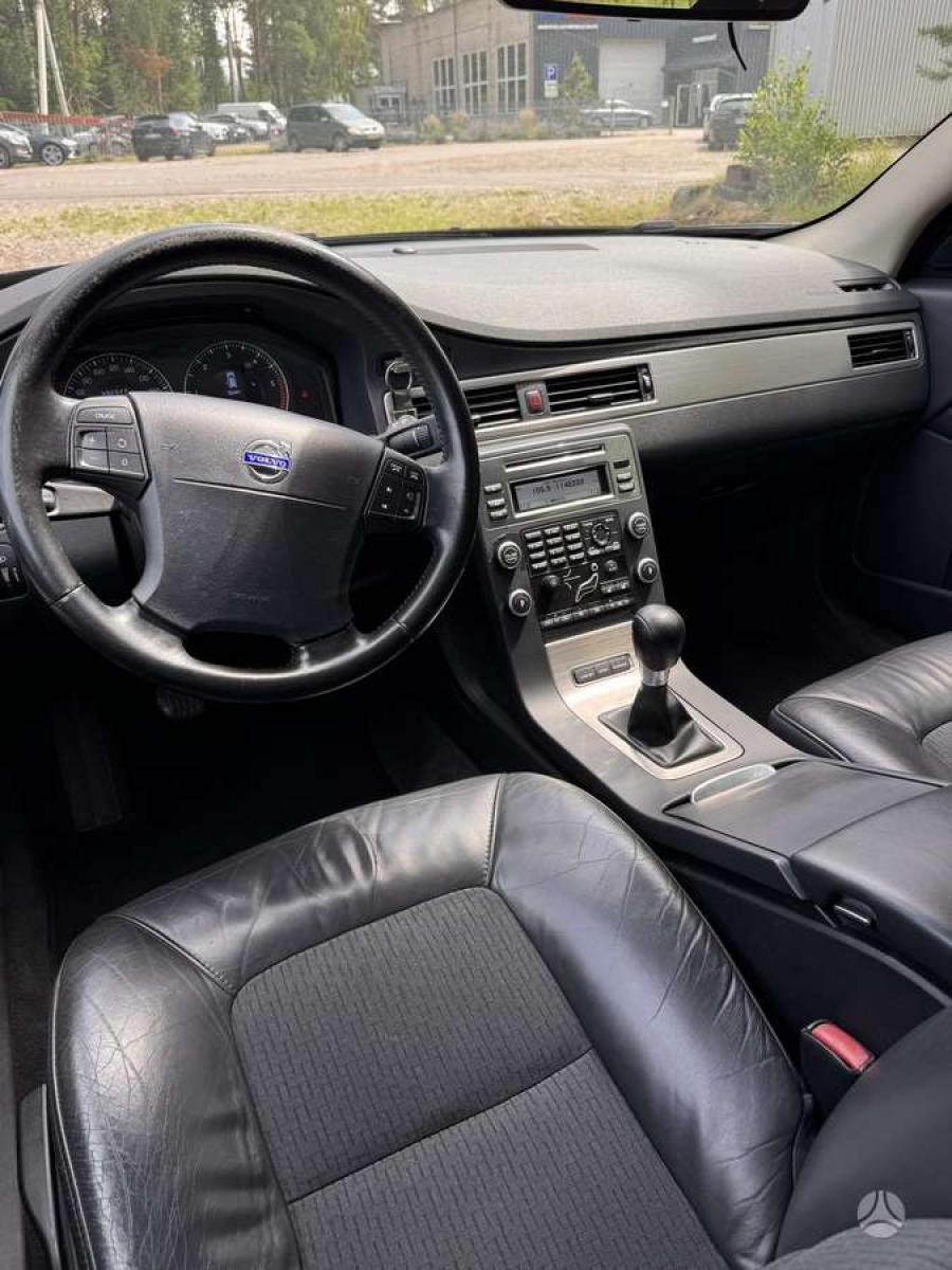 Melns Volvo V70 2009 Jonava, ar dzinēja tilpumu 2.40 L un nobraukumu 392 tūkst. km par 4350 €, foto 14 vietnē AUTOMOTO.COM.LV