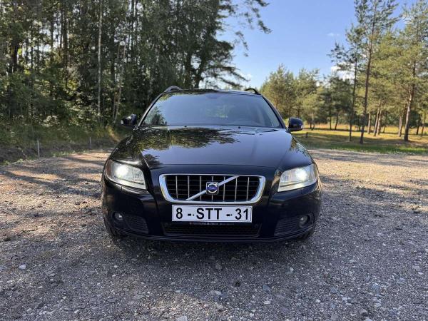 Melns Volvo V70 2009 Jonava, ar dzinēja tilpumu 2.40 L un nobraukumu 337 tūkst. km par 4550 €, foto 2 vietnē AUTOMOTO.COM.LV