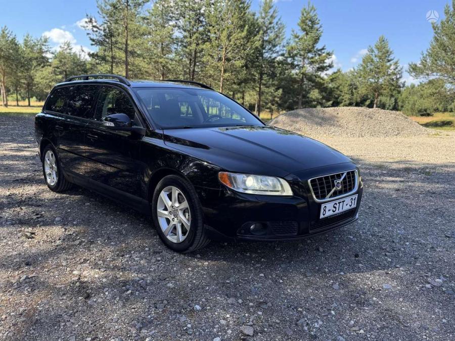 Black Volvo V70 2009 in Jonava, with an engine capacity of 2.40 L and mileage of 337 thousand km for 4550 €, photo 4 on AUTOMOTO.COM.LV