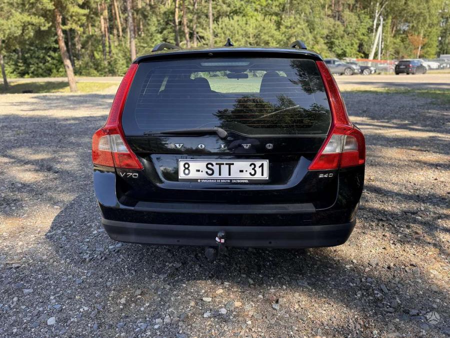 Black Volvo V70 2009 in Jonava, with an engine capacity of 2.40 L and mileage of 337 thousand km for 4550 €, photo 7 on AUTOMOTO.COM.LV