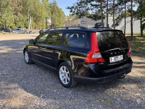 Black Volvo V70 2009 in Jonava, with an engine capacity of 2.40 L and mileage of 337 thousand km for 4550 €, photo 8 on AUTOMOTO.COM.LV