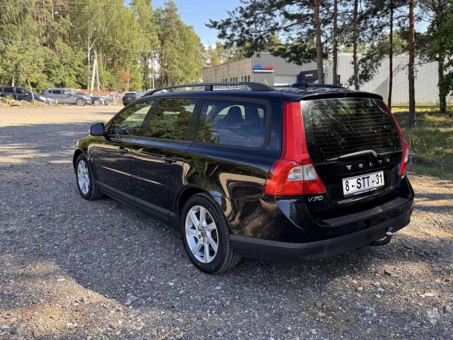Black Volvo V70 2009 in Jonava, with an engine capacity of 2.40 L and mileage of 337 thousand km for 4550 €, photo 8 on AUTOMOTO.COM.LV