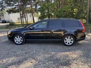 Black Volvo V70 2009 in Jonava, with an engine capacity of 2.40 L and mileage of 337 thousand km for 4550 €, photo 9 on AUTOMOTO.COM.LV