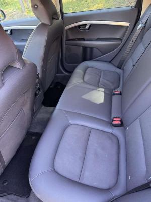 Black Volvo V70 2009 in Jonava, with an engine capacity of 2.40 L and mileage of 337 thousand km for 4550 €, photo 12 on AUTOMOTO.COM.LV