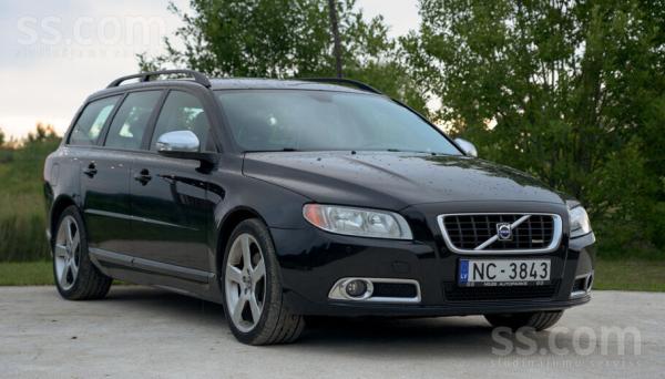 Black Volvo V70 2009 in Riga, with an engine capacity of 2.40 L and mileage of 276 thousand km for 4990 €, photo 2 on AUTOMOTO.COM.LV