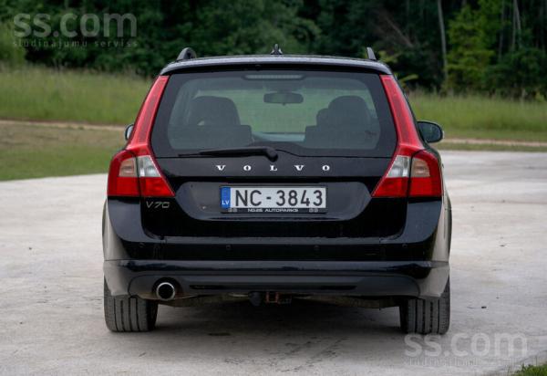 Black Volvo V70 2009 in Riga, with an engine capacity of 2.40 L and mileage of 276 thousand km for 4990 €, photo 6 on AUTOMOTO.COM.LV