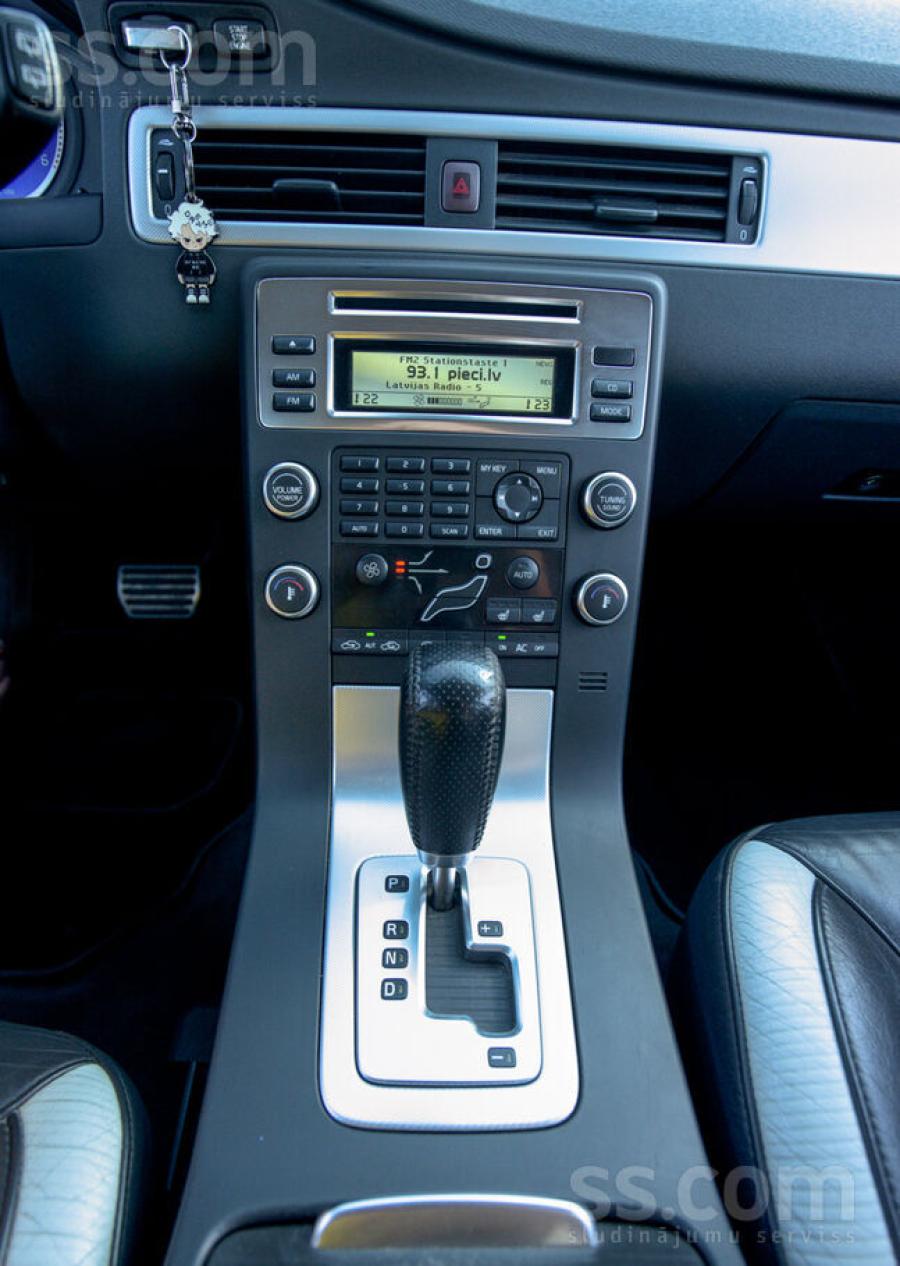 Melns Volvo V70 2009 Rīga, ar dzinēja tilpumu 2.40 L un nobraukumu 276 tūkst. km par 4990 €, foto 17 vietnē AUTOMOTO.COM.LV