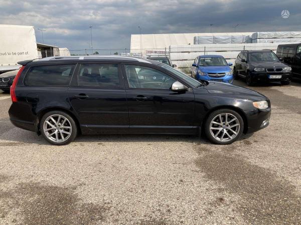 Melns Volvo V70 2009 Marijampole, ar dzinēja tilpumu 2.40 L un nobraukumu 350 tūkst. km par 4400 €, foto 3 vietnē AUTOMOTO.COM.LV