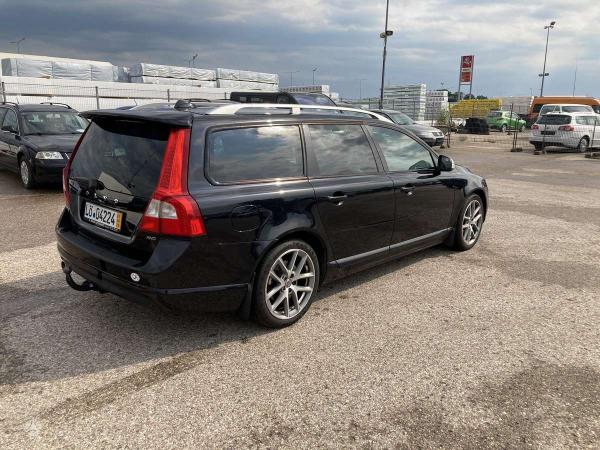 Melns Volvo V70 2009 Marijampole, ar dzinēja tilpumu 2.40 L un nobraukumu 350 tūkst. km par 4400 €, foto 4 vietnē AUTOMOTO.COM.LV