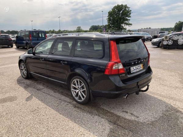 Melns Volvo V70 2009 Marijampole, ar dzinēja tilpumu 2.40 L un nobraukumu 350 tūkst. km par 4400 €, foto 6 vietnē AUTOMOTO.COM.LV
