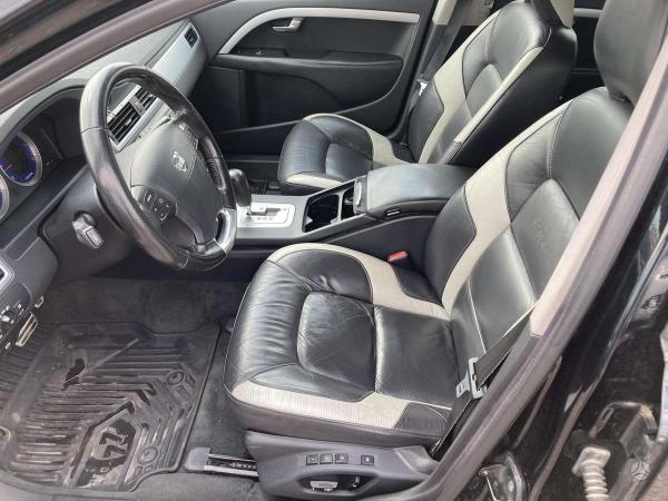 Melns Volvo V70 2009 Marijampole, ar dzinēja tilpumu 2.40 L un nobraukumu 350 tūkst. km par 4400 €, foto 9 vietnē AUTOMOTO.COM.LV