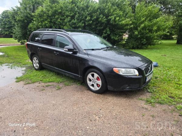 Black Volvo V70 2009 in Ventspils, with an engine capacity of 2.40 L and mileage of 354 thousand km for 1800 €, photo 1 on AUTOMOTO.COM.LV