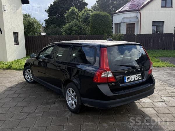 Black Volvo V70 2009 in Riga, with an engine capacity of 2.00 L and mileage of 439 thousand km for 2300 €, photo 5 on AUTOMOTO.COM.LV