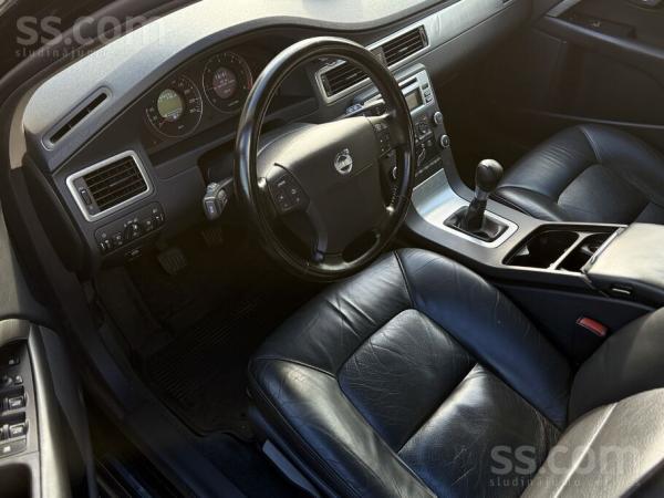 Black Volvo V70 2009 in Riga, with an engine capacity of 2.00 L and mileage of 439 thousand km for 2300 €, photo 6 on AUTOMOTO.COM.LV