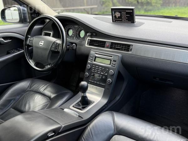 Black Volvo V70 2009 in Riga, with an engine capacity of 2.00 L and mileage of 439 thousand km for 2300 €, photo 8 on AUTOMOTO.COM.LV