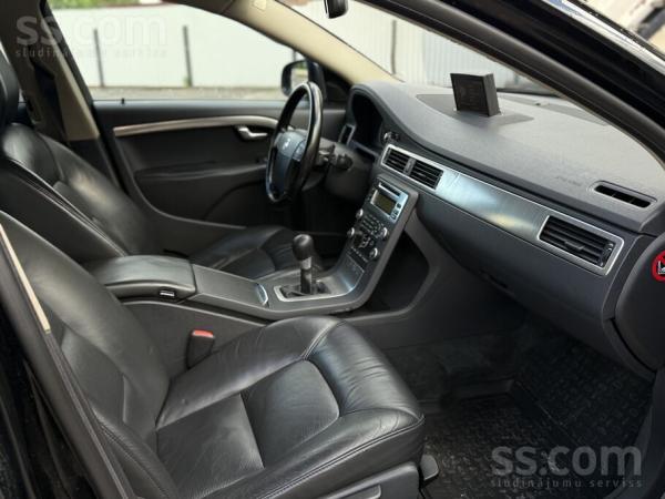 Black Volvo V70 2009 in Riga, with an engine capacity of 2.00 L and mileage of 439 thousand km for 2300 €, photo 9 on AUTOMOTO.COM.LV