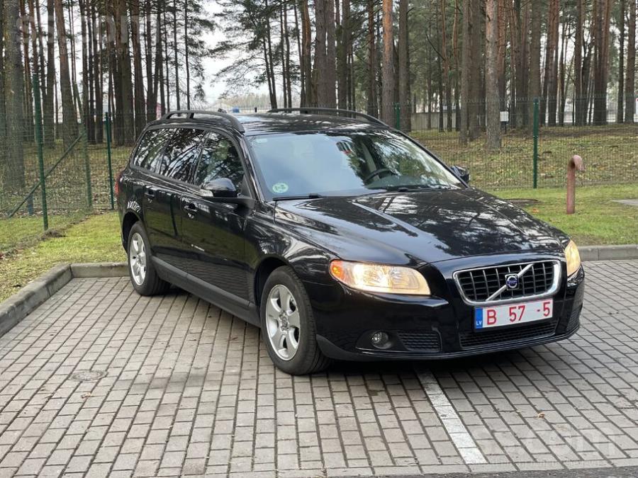 Black Volvo V70 2009 in Riga, with an engine capacity of 2.00 L and mileage of 239 thousand km for 4990 €, photo 3 on AUTOMOTO.COM.LV