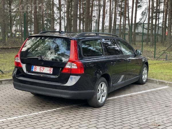 Black Volvo V70 2009 in Riga, with an engine capacity of 2.00 L and mileage of 239 thousand km for 4990 €, photo 4 on AUTOMOTO.COM.LV