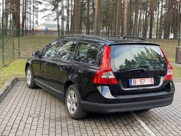 Black Volvo V70 2009 in Riga, with an engine capacity of 2.00 L and mileage of 239 thousand km for 4990 €, photo 5 on AUTOMOTO.COM.LV
