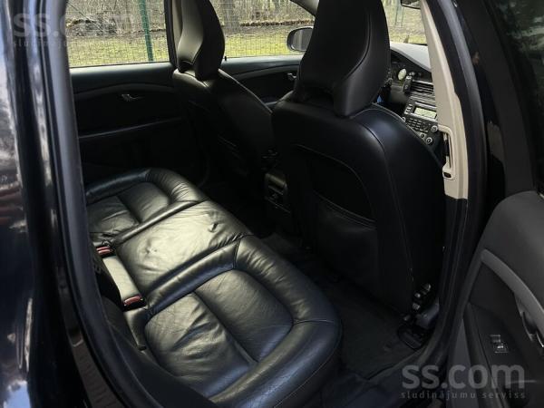Black Volvo V70 2009 in Riga, with an engine capacity of 2.00 L and mileage of 239 thousand km for 4990 €, photo 10 on AUTOMOTO.COM.LV
