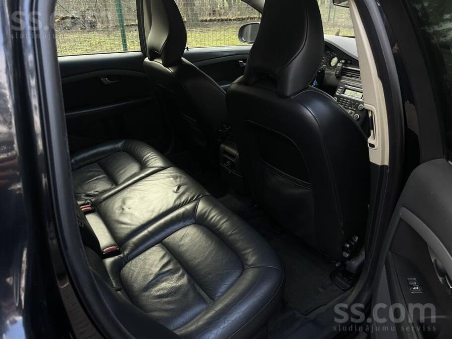 Black Volvo V70 2009 in Riga, with an engine capacity of 2.00 L and mileage of 239 thousand km for 4990 €, photo 11 on AUTOMOTO.COM.LV