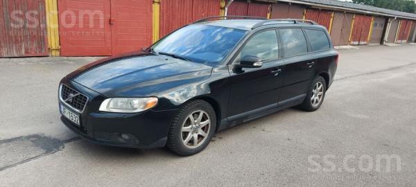 Black Volvo V70 2009 in Riga, with an engine capacity of 2.40 L and mileage of 318 thousand km for 3900 €, photo 1 on AUTOMOTO.COM.LV