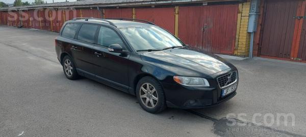 Black Volvo V70 2009 in Riga, with an engine capacity of 2.40 L and mileage of 318 thousand km for 3900 €, photo 2 on AUTOMOTO.COM.LV