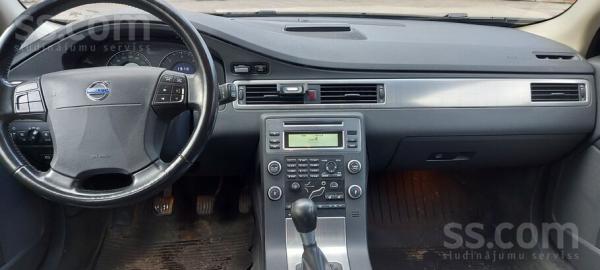 Black Volvo V70 2009 in Riga, with an engine capacity of 2.40 L and mileage of 318 thousand km for 3900 €, photo 4 on AUTOMOTO.COM.LV