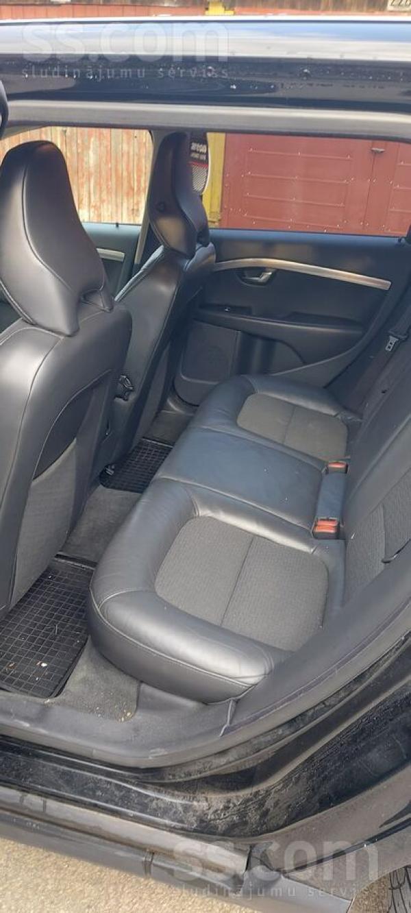 Black Volvo V70 2009 in Riga, with an engine capacity of 2.40 L and mileage of 318 thousand km for 3900 €, photo 5 on AUTOMOTO.COM.LV