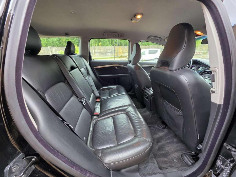 Black Volvo V70 2009 in Vilnius, with an engine capacity of 2.00 L and mileage of 269 thousand km for 3600 €, photo 9 on AUTOMOTO.COM.LV