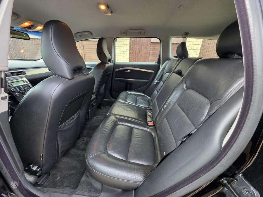 Black Volvo V70 2009 in Vilnius, with an engine capacity of 2.00 L and mileage of 269 thousand km for 3600 €, photo 12 on AUTOMOTO.COM.LV