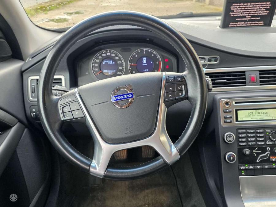 Black Volvo V70 2009 in Vilnius, with an engine capacity of 2.00 L and mileage of 269 thousand km for 3600 €, photo 13 on AUTOMOTO.COM.LV