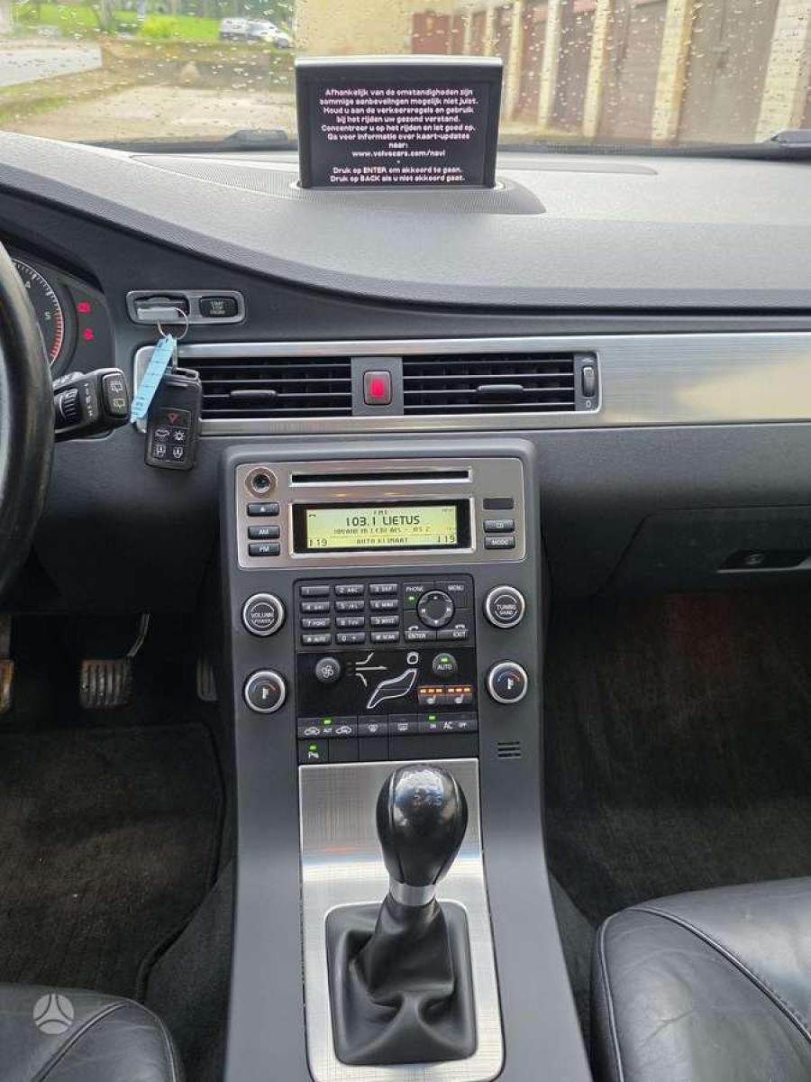 Black Volvo V70 2009 in Vilnius, with an engine capacity of 2.00 L and mileage of 269 thousand km for 3600 €, photo 14 on AUTOMOTO.COM.LV