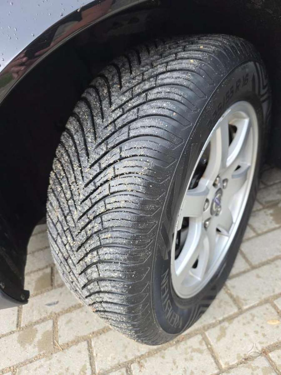 Black Volvo V70 2009 in Vilnius, with an engine capacity of 2.00 L and mileage of 269 thousand km for 3600 €, photo 18 on AUTOMOTO.COM.LV