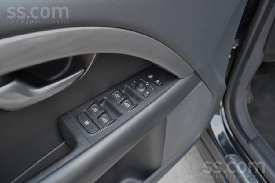 Melns Volvo V70 2009 Jelgava, ar dzinēja tilpumu 2.40 L un nobraukumu 0 tūkst. km par 5100 €, foto 18 vietnē AUTOMOTO.COM.LV