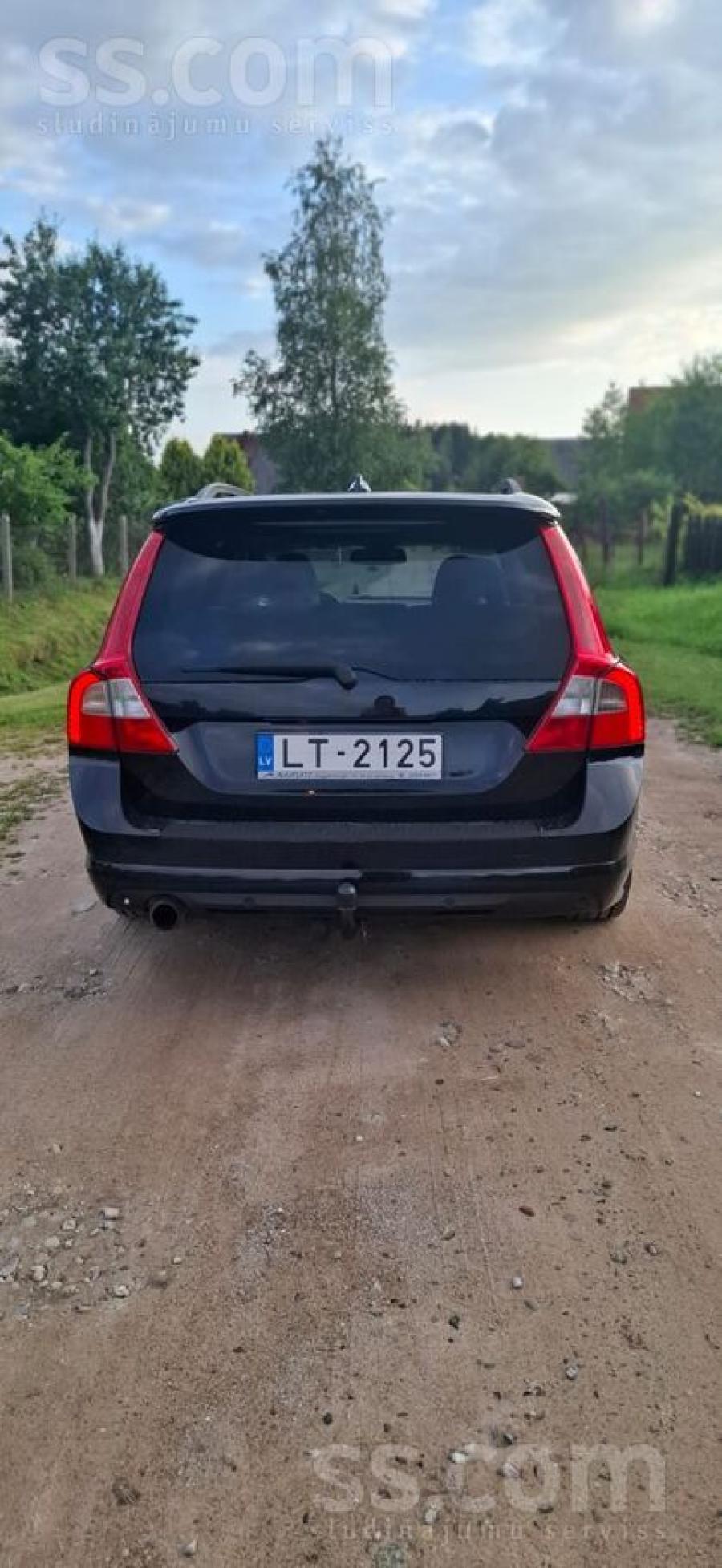 Black Volvo V70 2009 in Kuldiga, with an engine capacity of 2.00 L and mileage of 254 thousand km for 5200 €, photo 3 on AUTOMOTO.COM.LV