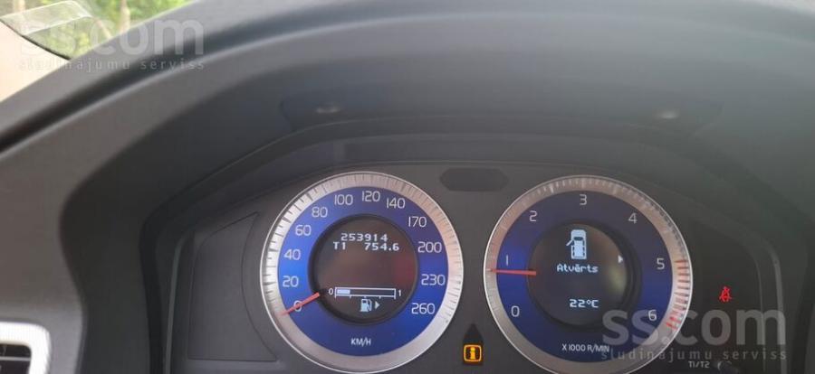 Black Volvo V70 2009 in Kuldiga, with an engine capacity of 2.00 L and mileage of 254 thousand km for 5200 €, photo 5 on AUTOMOTO.COM.LV