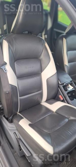 Black Volvo V70 2009 in Kuldiga, with an engine capacity of 2.00 L and mileage of 254 thousand km for 5200 €, photo 6 on AUTOMOTO.COM.LV