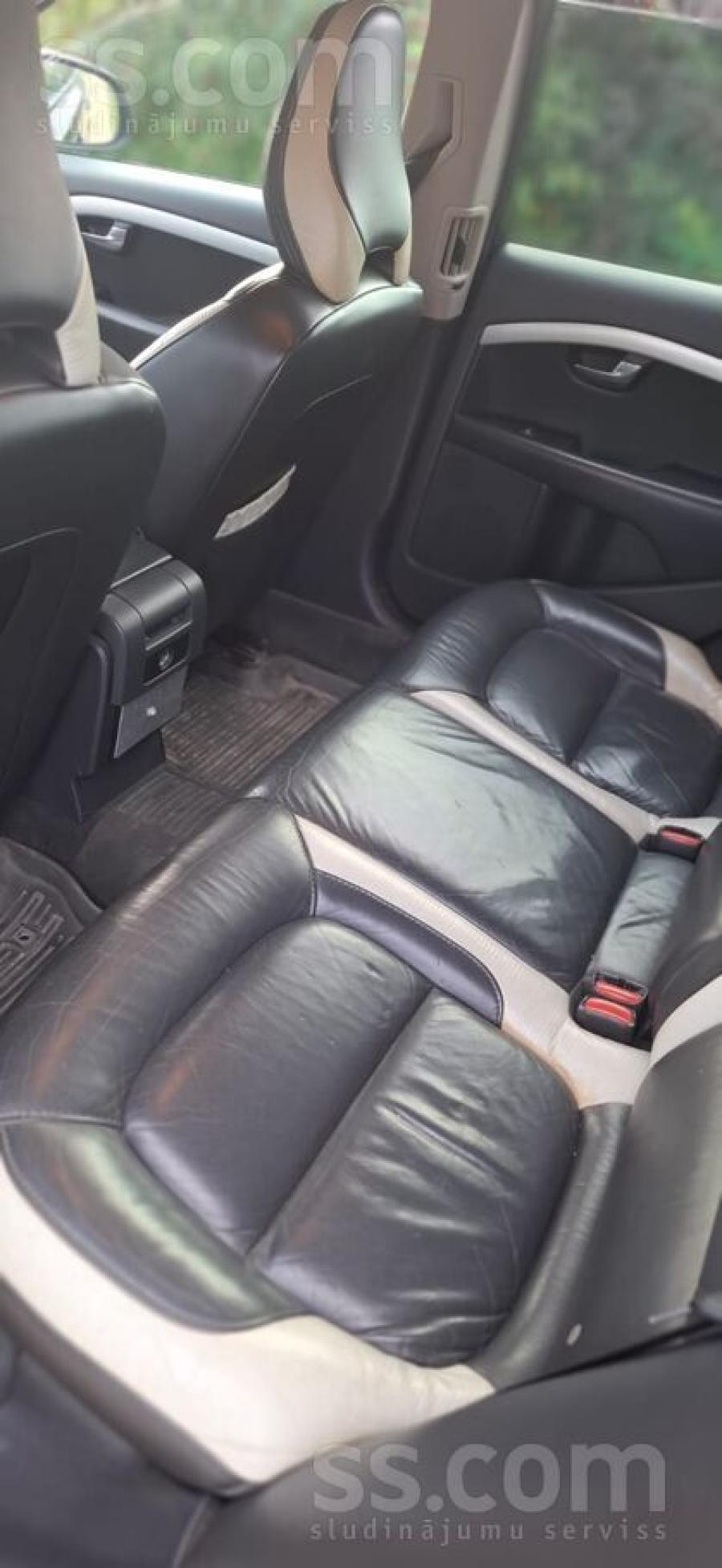 Black Volvo V70 2009 in Kuldiga, with an engine capacity of 2.00 L and mileage of 254 thousand km for 5200 €, photo 8 on AUTOMOTO.COM.LV