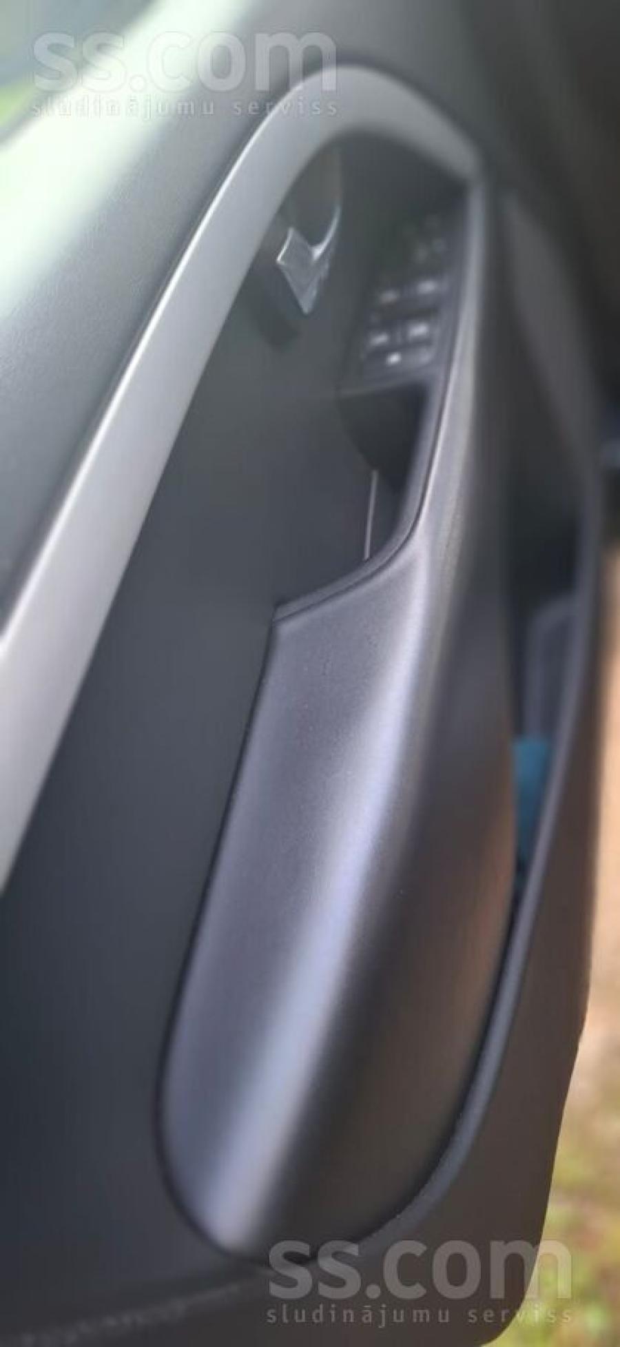 Black Volvo V70 2009 in Kuldiga, with an engine capacity of 2.00 L and mileage of 254 thousand km for 5200 €, photo 12 on AUTOMOTO.COM.LV