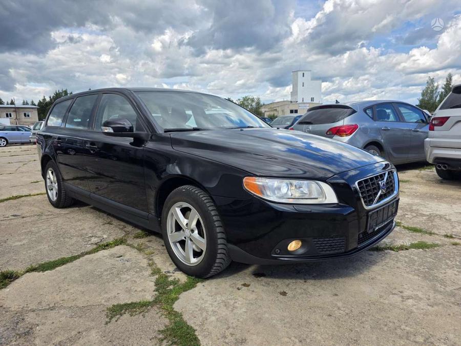 Melns Volvo V70 2009 Utena, ar dzinēja tilpumu 2.00 L un nobraukumu 242 tūkst. km par 2850 €, foto 1 vietnē AUTOMOTO.COM.LV