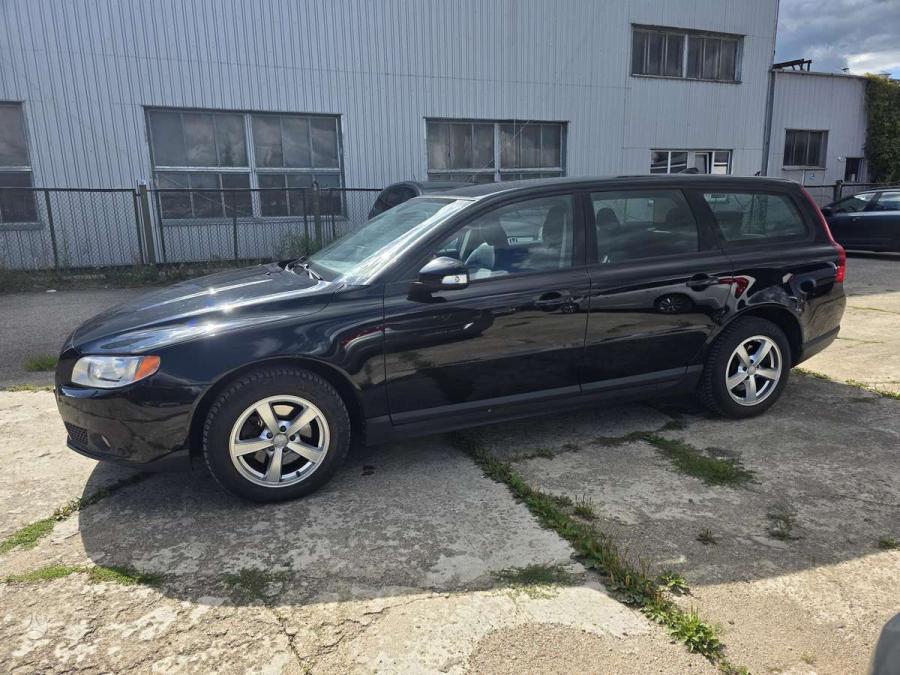 Melns Volvo V70 2009 Utena, ar dzinēja tilpumu 2.00 L un nobraukumu 242 tūkst. km par 2850 €, foto 5 vietnē AUTOMOTO.COM.LV