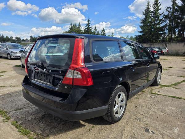 Melns Volvo V70 2009 Utena, ar dzinēja tilpumu 2.00 L un nobraukumu 242 tūkst. km par 2850 €, foto 6 vietnē AUTOMOTO.COM.LV