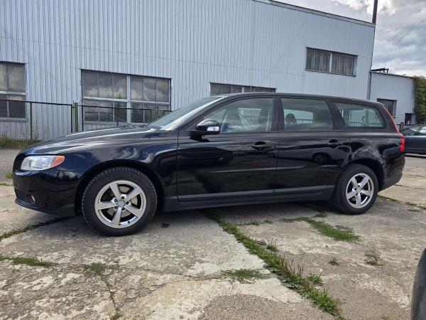 Melns Volvo V70 2009 Utena, ar dzinēja tilpumu 2.00 L un nobraukumu 242 tūkst. km par 2850 €, foto 9 vietnē AUTOMOTO.COM.LV