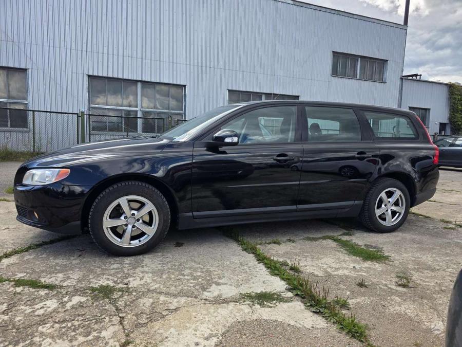 Melns Volvo V70 2009 Utena, ar dzinēja tilpumu 2.00 L un nobraukumu 242 tūkst. km par 2850 €, foto 10 vietnē AUTOMOTO.COM.LV