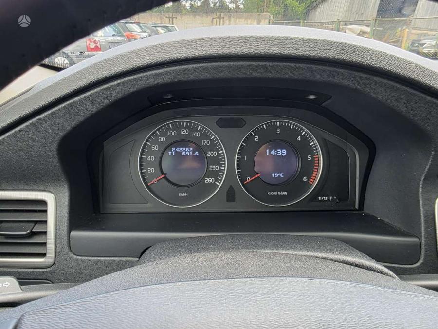 Melns Volvo V70 2009 Utena, ar dzinēja tilpumu 2.00 L un nobraukumu 242 tūkst. km par 2850 €, foto 12 vietnē AUTOMOTO.COM.LV