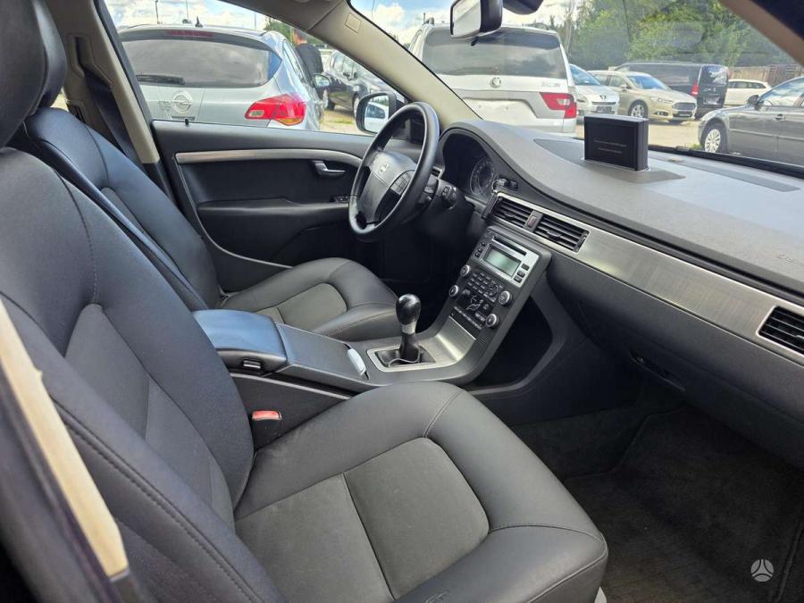 Melns Volvo V70 2009 Utena, ar dzinēja tilpumu 2.00 L un nobraukumu 242 tūkst. km par 2850 €, foto 14 vietnē AUTOMOTO.COM.LV